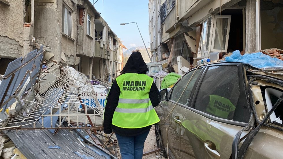 TİP, 57 TIR, 47 kamyon, 20 kamyoneti afet bölgesine ulaştırdı - Yeni Soluk